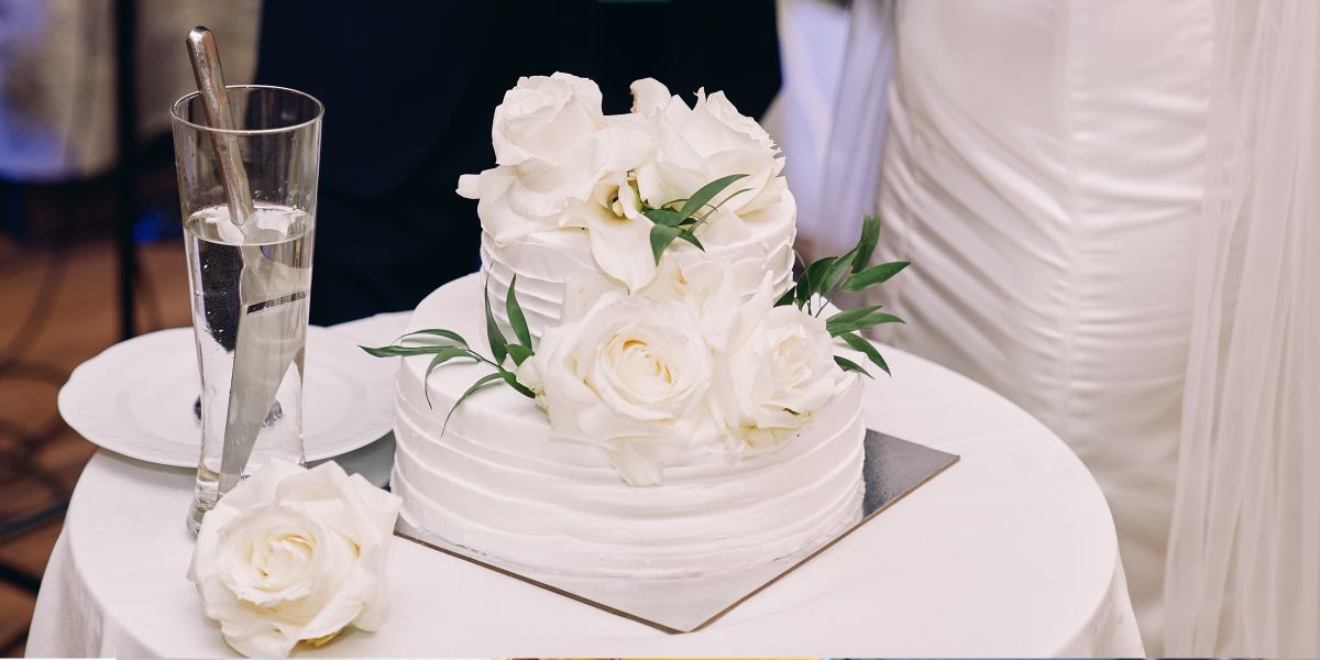 Meine Schwiegermutter hat mich verspottet, weil ich meine Hochzeitstorte selbst gemacht habe ...